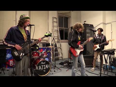 KAZIAH - Drifting in my head - Live on Retro Rehash