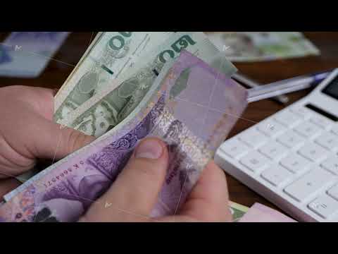 Businessman's hands counts baht banknote