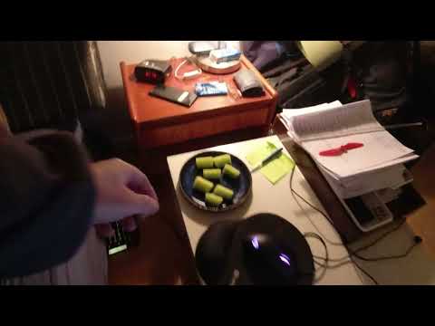 MongoTV_13998 - Spiser AGURK Mandag Morgen og Genstarter 8 ÅR Gamle Bærbar Computer TO Gange