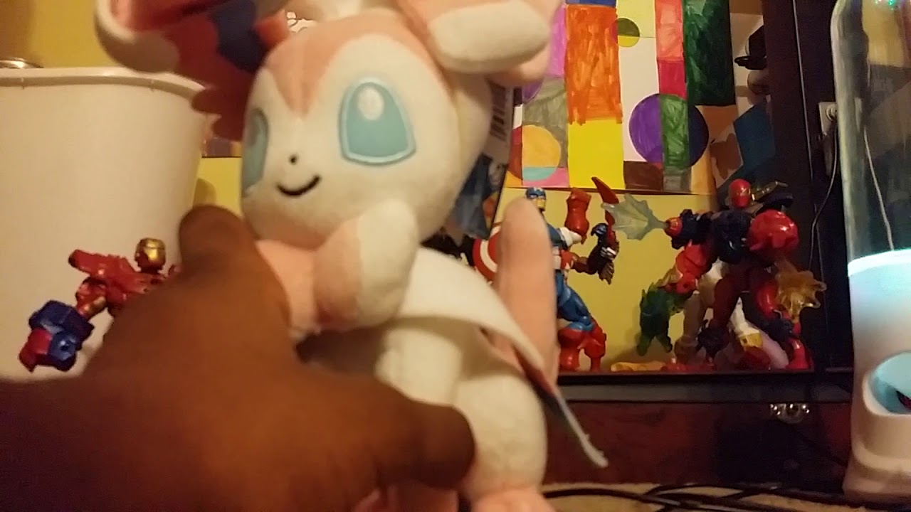 Unboxing The sylveon plushie