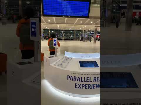 Parallel Reality Experience to check the Boarding details - Detroit Airport