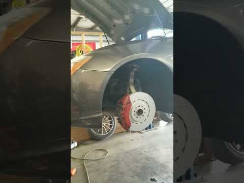 Maserati Quattroporte GTS - New brake installed #mechanic #service #maserati #supercars #smokebrake
