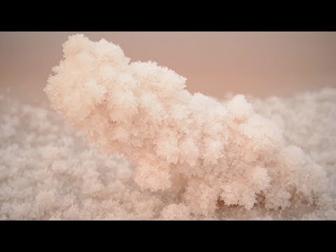 Wonder of nature: Large scale of salt crystals formed in north China