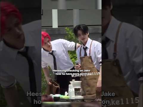 Heeseung checked jake's but can't figure it out #enhypen #jungwon #heeseung #jake #engene