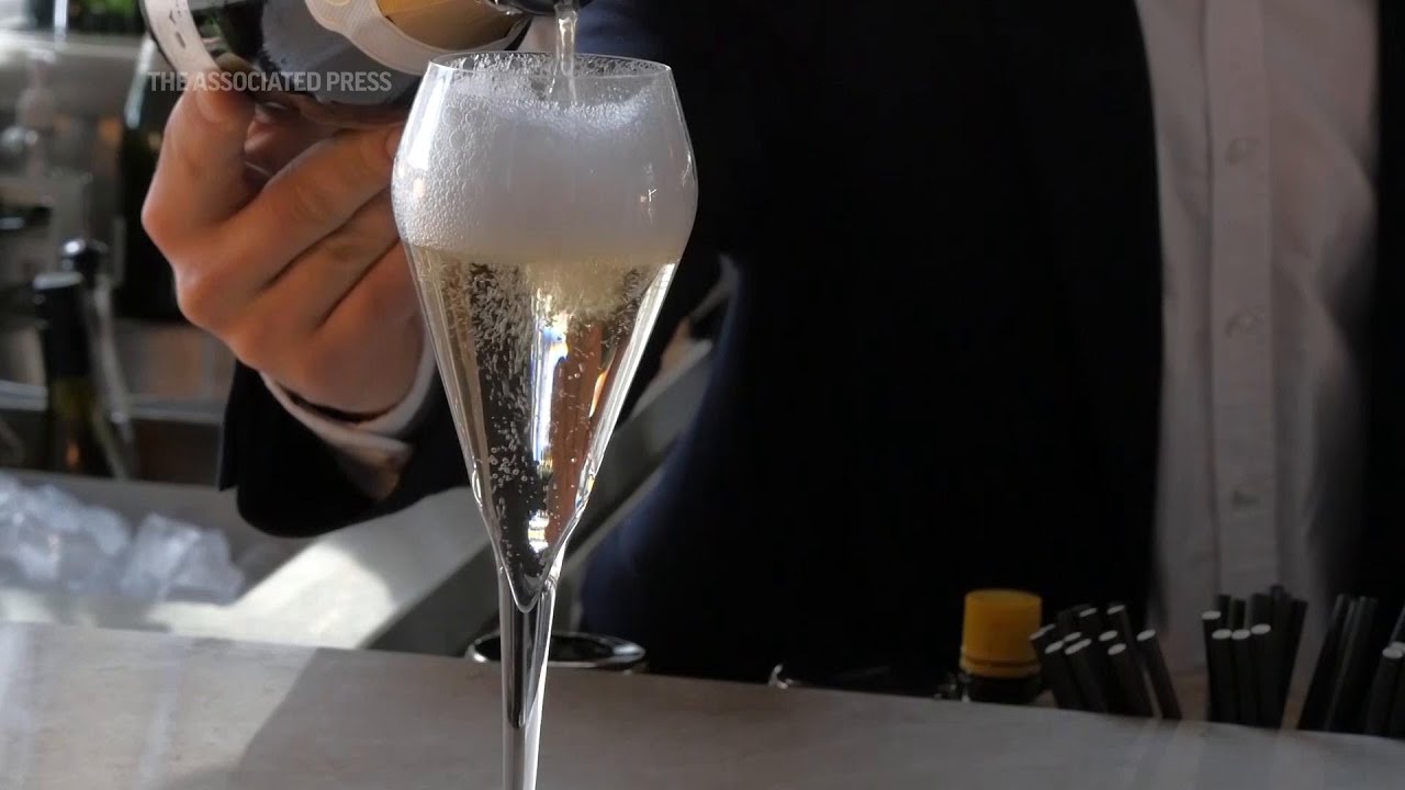 Why champagne bubbles go straight up