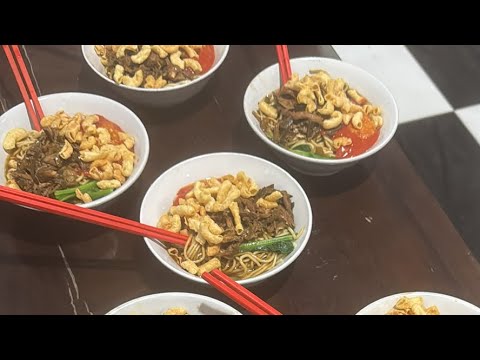 Makan Mie Ayam 🍲