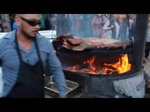 Dinner line for McLintock's BBQ @ Downtown SLO Farmer's Market