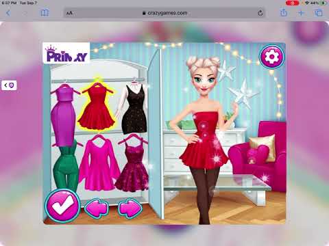 Me playing year round fashionista: Elsa on Crazy games