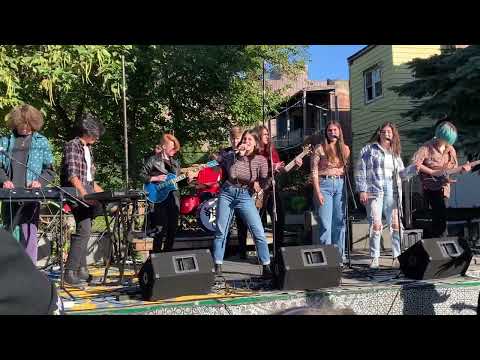 Hire Eliza Brooke Lampert - Singing Pianist in Chicago, Illinois