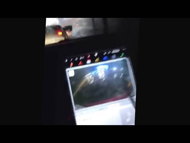 Tesla Model S flota acuático nada video viral