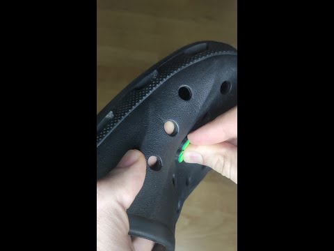 How To Insert And Remove Crocs Jibbitz Charms Correctly!