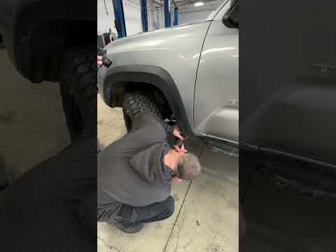 My tires are so close to rubbing! Lifted Tacoma on 285/70/R17 at ORW #shorts #toyotatacoma
