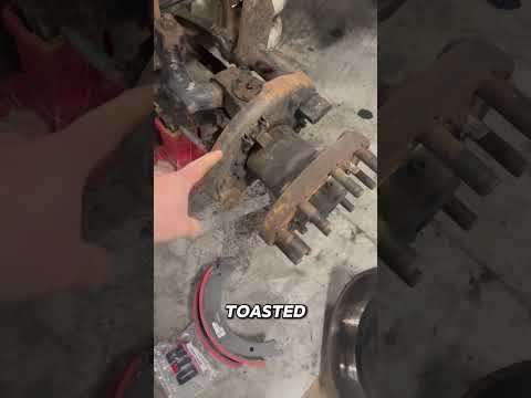 THIS PETERBILT N14 CAME IN WITH NO MOTOR MOUNTS #engine #peterbilt #diesel #mechanic #semitruck