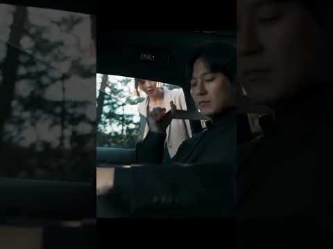 The MADAM drives the car and the bodyguard sits in the back seat🤣🥵#leedahee #kimnamgil #kdrama