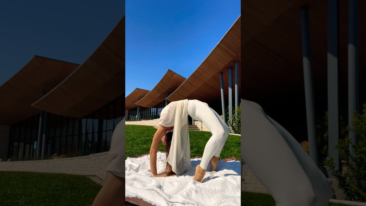 Wheel Pose (Chakrasana) #yoga #yogagirl #yogagirlsdaily #yogapose #yogalife #yogainspiration