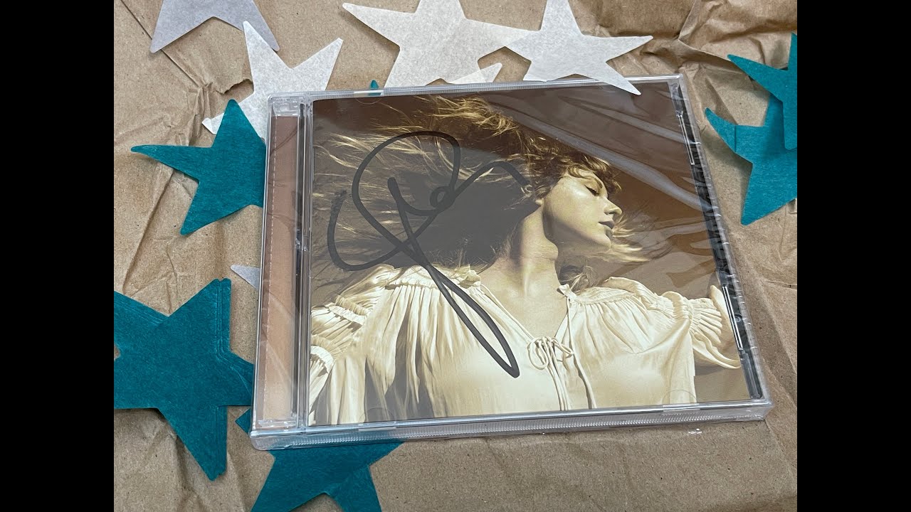 Taylor Swift Autographed Fearless (Taylor’s Version) CDs Unboxing!