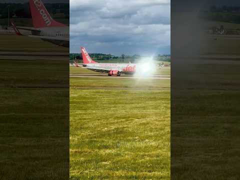 Beautiful, sparkling in the Sun, Jet2, Boeing 737–800 (G-GDFC) arrival into Leeds Bedford Airport.