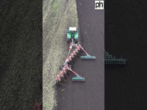 Fendt 942 Vario with a BIG plough #fendt942 #ploughing