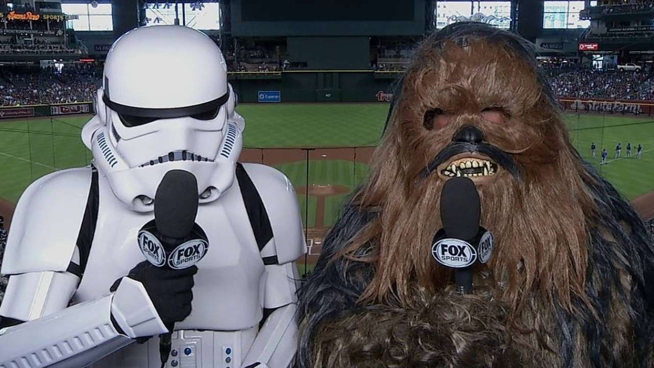 CHC@ARI: D-backs' announcers wear Star Wars costumes