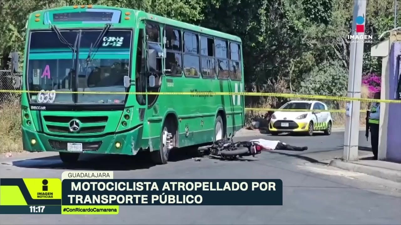 ¡Iba a la prepa y no llegó! Muere menor motociclista tras ser arrollado por transporte público