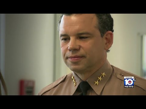 Tampa police officers handcuffed MDPD director