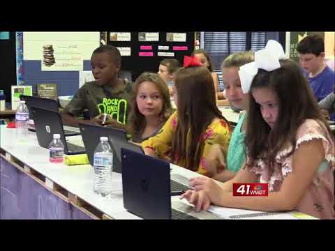 Teacher builds interactive desks for his class to enhance student’s success