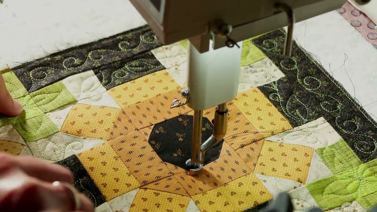 Custom Quilting a Sunflower Table Runner