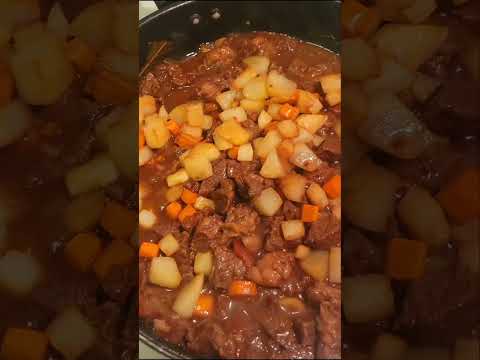 Beef Menudo 🇵🇠by Kelcee Ajinga #beef #menudo #beefmenudo #filipinofood #ulam #rice #mango #filipino