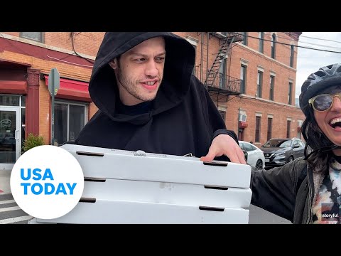 Pete Davidson delivers pizza to striking Writer's Guild members | USA TODAY