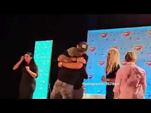 Shannen & Brian Hugging at 90sCon tampa Panel, #beverlyhills90210 #shannendoherty #brianaustingreen