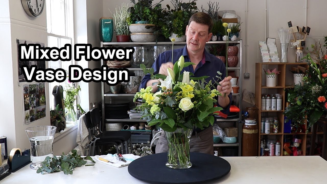 Cara Merangkai Bunga Campuran di Dalam Vas