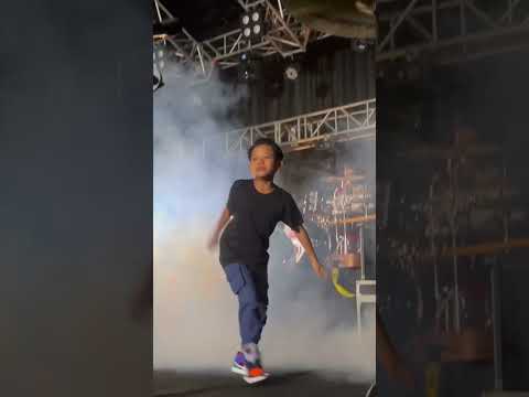 KELAKUAN FAREL NYEDOT ASAP !! beli parfumku juga di kiri bawah