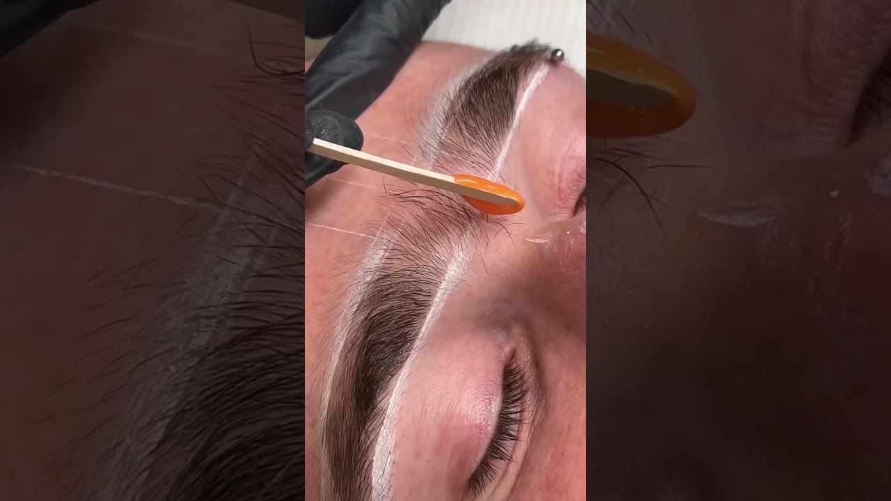 The most #satisfying mono brow wax! Using @italwax_usa coral wax #eyebrows #waxing #browmapping