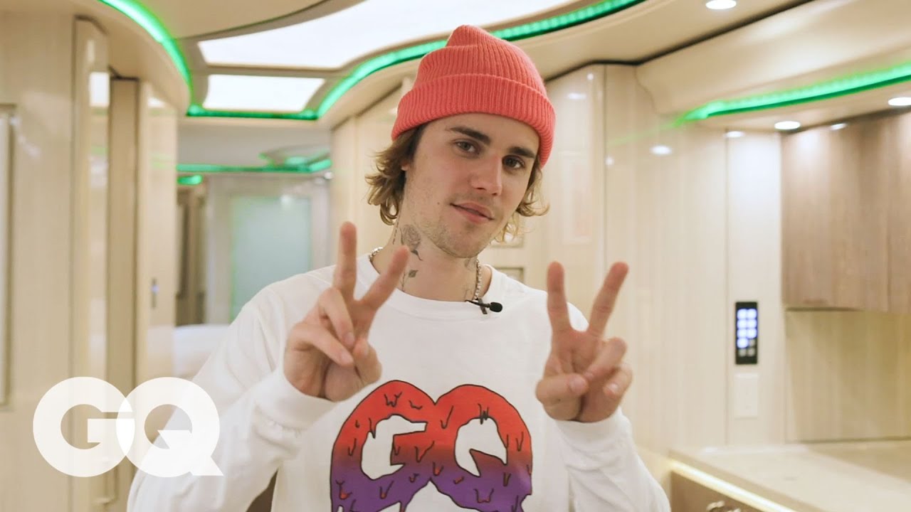 On Board Justin Bieber’s $2 Million Prevost Tour Bus, a Penthouse on ...