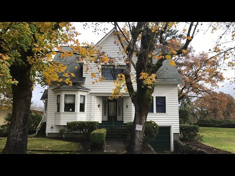 Meet Bella at the Twilight Swan House | 📍 St. Helens, OR | Home Tour