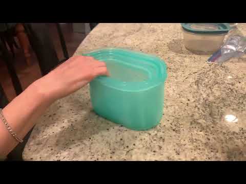 Stop Wasting Your money on Plastic Containers - Reusable Silicone Food Bags Review. You Need These.