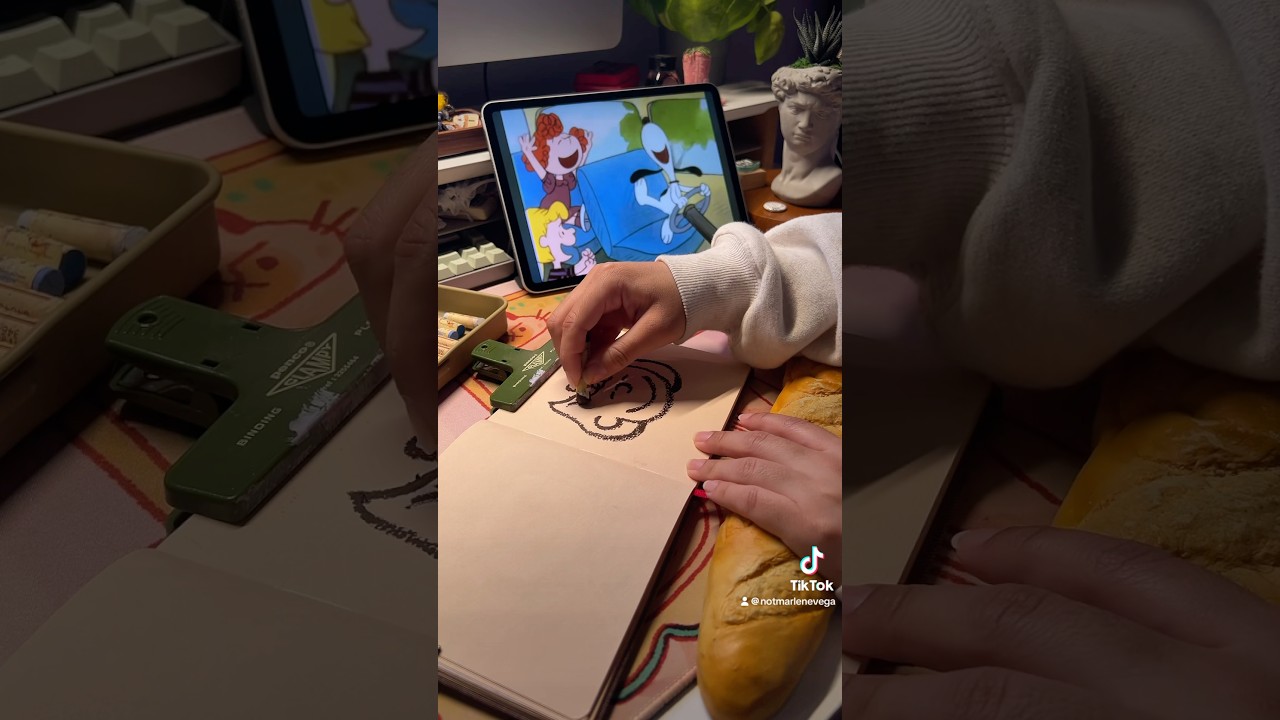 Guess who!? 👀 #oilpastels #thepeanuts #cuteart #sketchbook #doodles