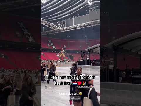 Fans are now entering the Johan Cruyff Arenaπ³π±β₯οΈ #concert #chrisbrown #teambreezy #breezybowlxx