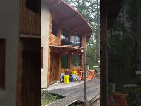 Visiting a childfree woman living off grid