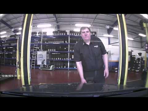 Confused Kwikfit-fitter when he sees my dashcam. Lol