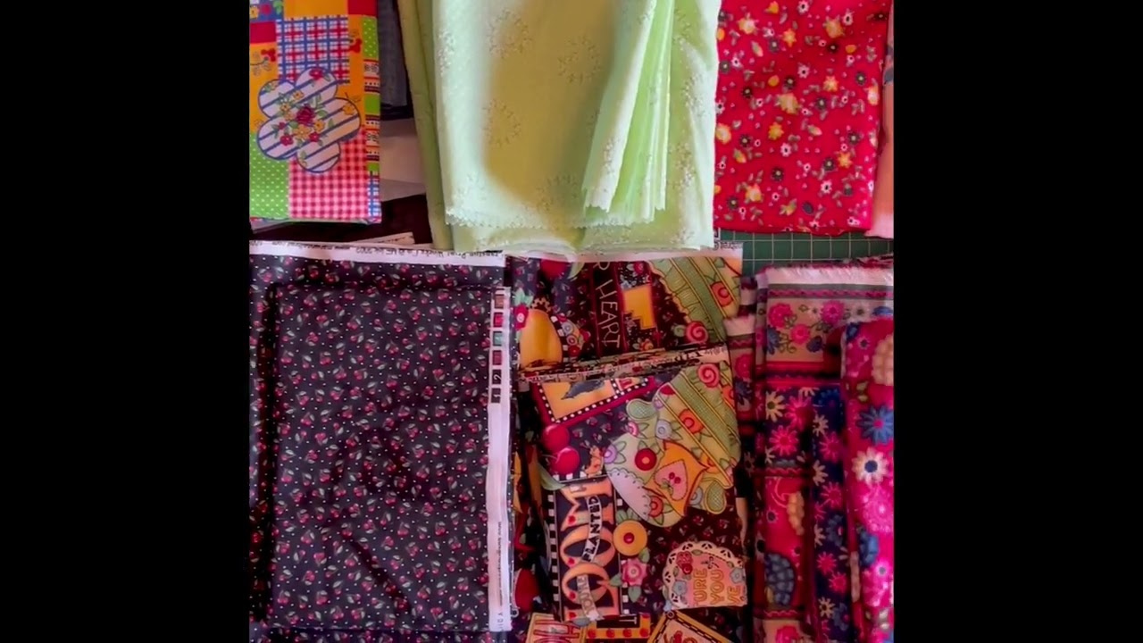 Vintage Fabrics Arriving in the LeFleur LeFibre Etsy Shop #quiliting #sewing #vintage #fabric #shop