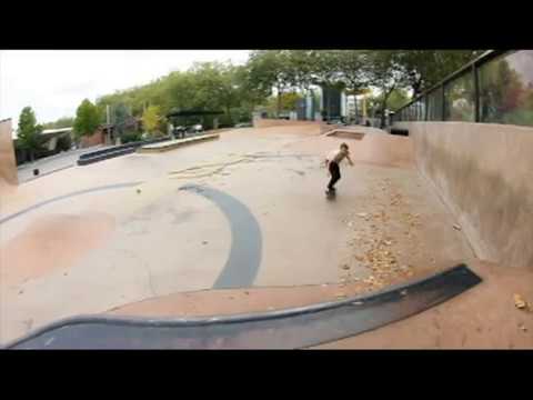 Adrian Bennett skates Seattle