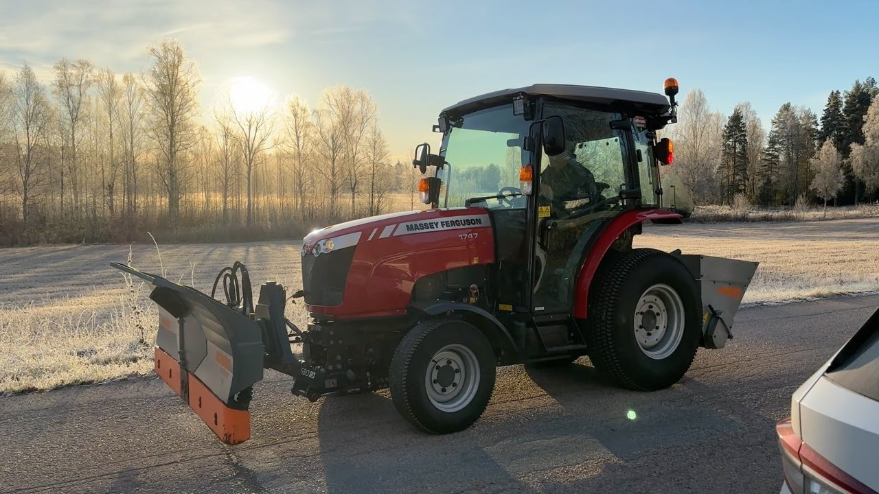 Traktor Massey Ferguson 1747, Vimmerby, Klaravik auktioner