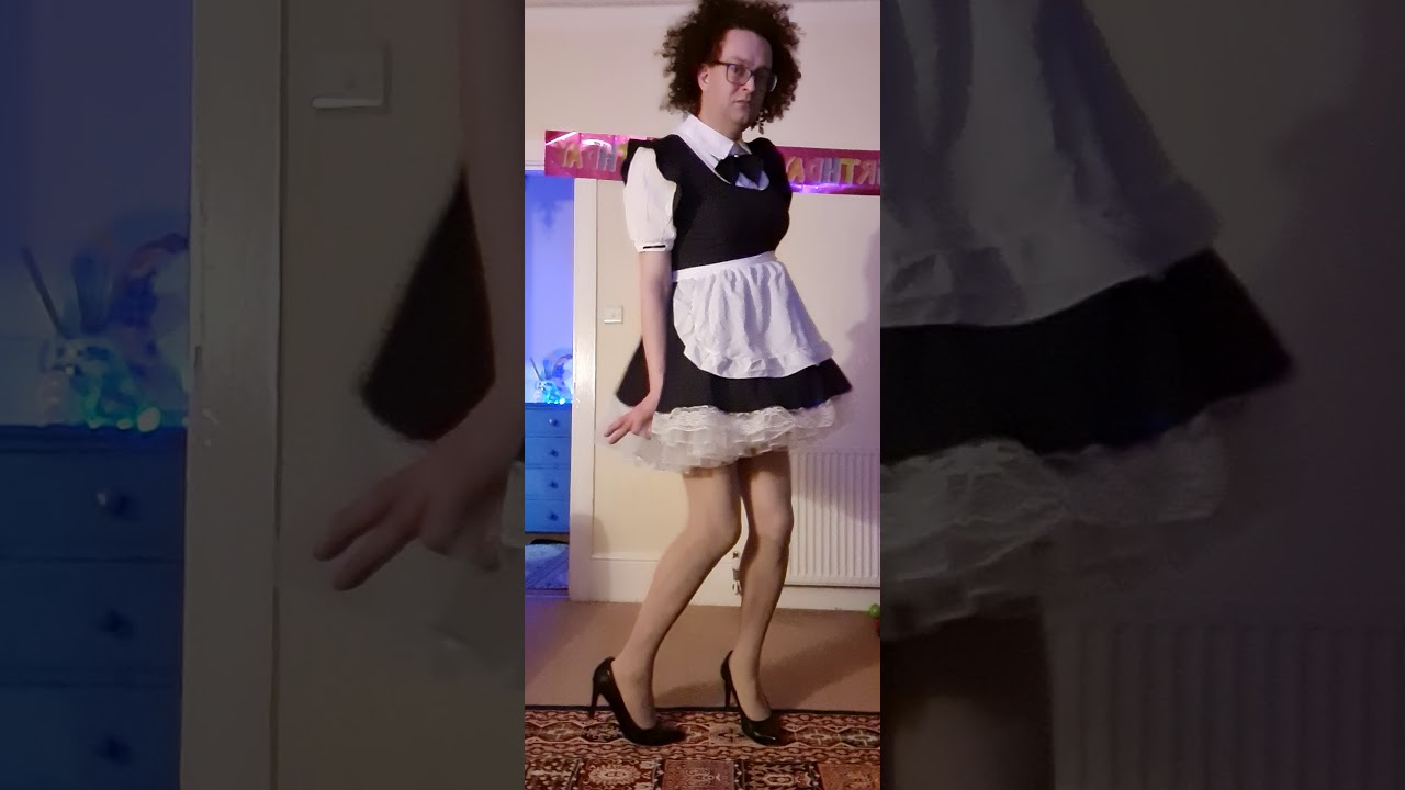 A happy Sissy always curtsies!