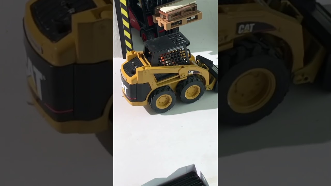 CAT Skid Steer Loading Unimog! RC Construction Power #brudertoys #rcloader #rctrucks