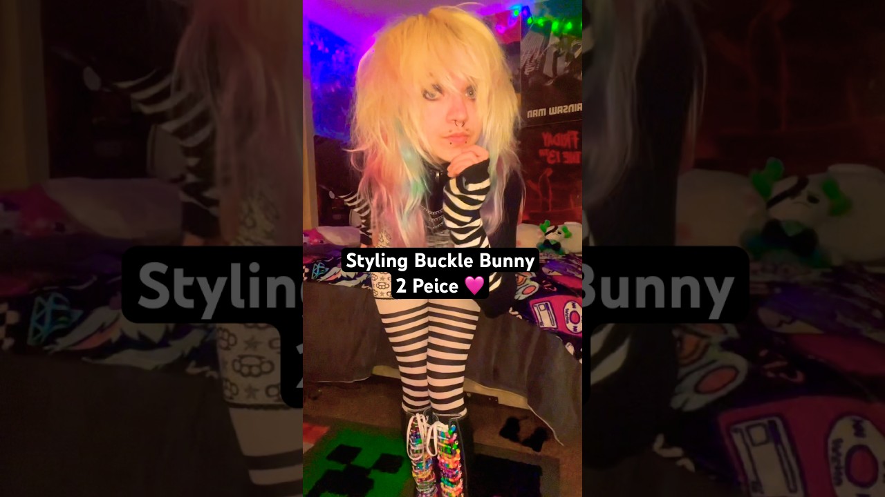 i think it looks pretty good 👍 #scenecore #scene #fashion #alt #clothing #shorts