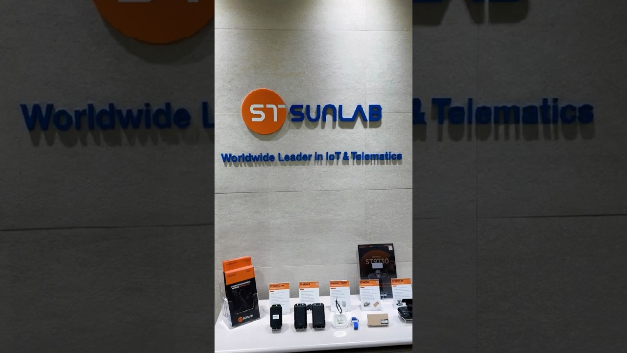 The Brazilian tech influencer   @viverderastreamento   visited HQ office of ST SUNLAB!