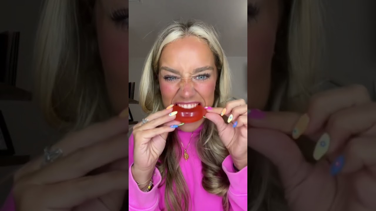 Taste testing a Korean stress ball🤪😋💗 #candyreview #viralcandy #internationalsnacks #koreanfood