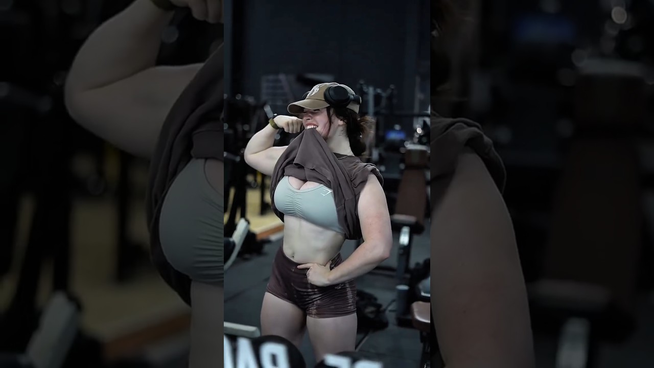 This Muscle Mommy Looks So Iconic 😍 #explore #motivation #weeklyworkout #crossfit #fitness #gym