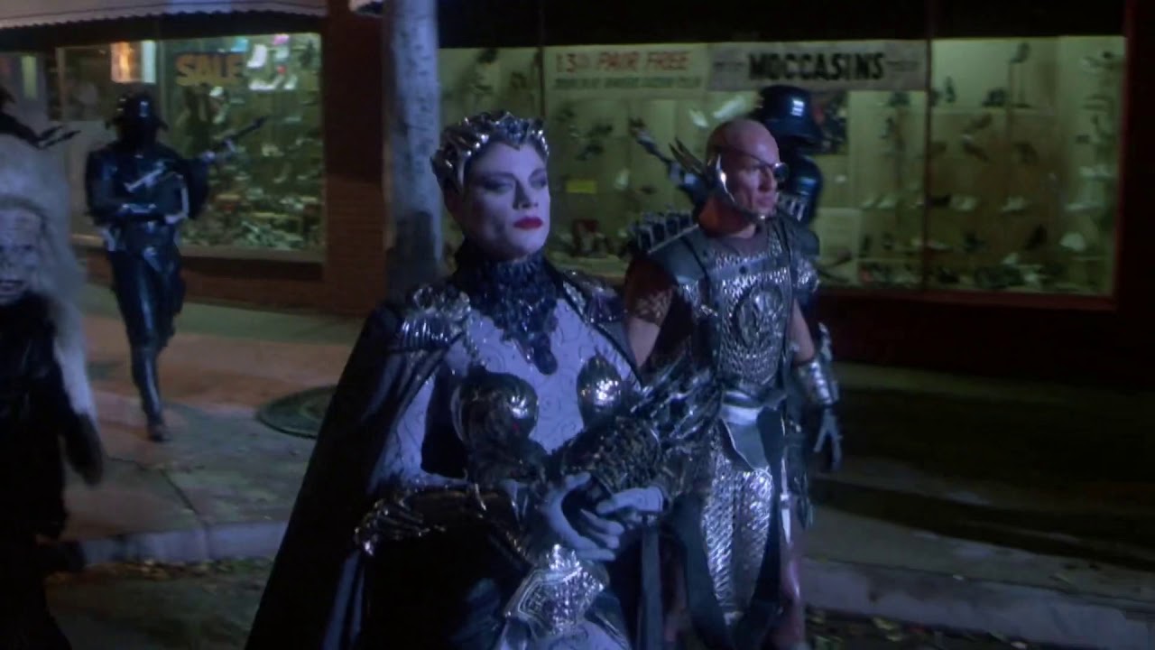 Masters of the Universe Evil Lyn contacts skeletor
